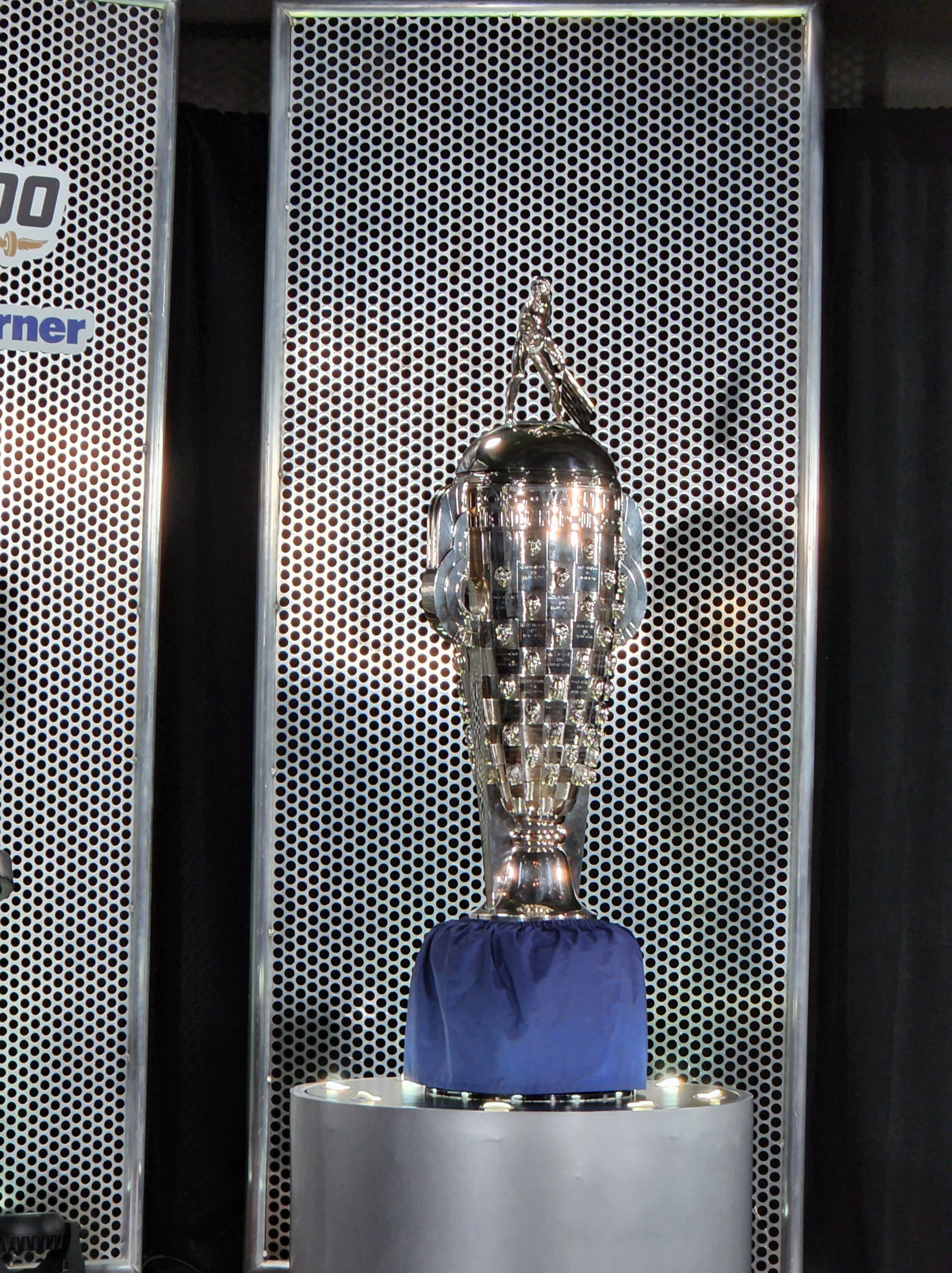 Marcus Ericsson Joins Speedway Legends 0n The Borg Warner Trophy – The ...